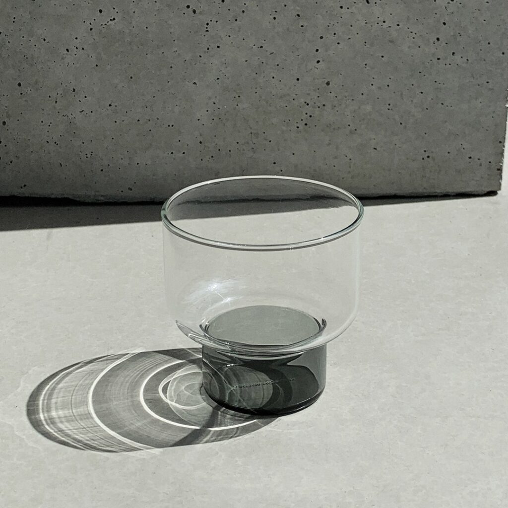 Aita Smoke Base Glass Short – Flock Studio